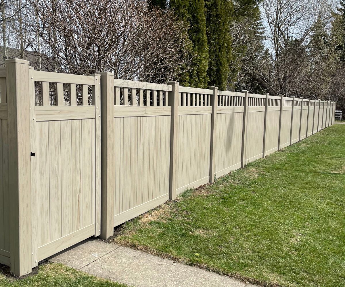 Classic Fencing | High-Quality Edmonton Fences | Classic Landscapes